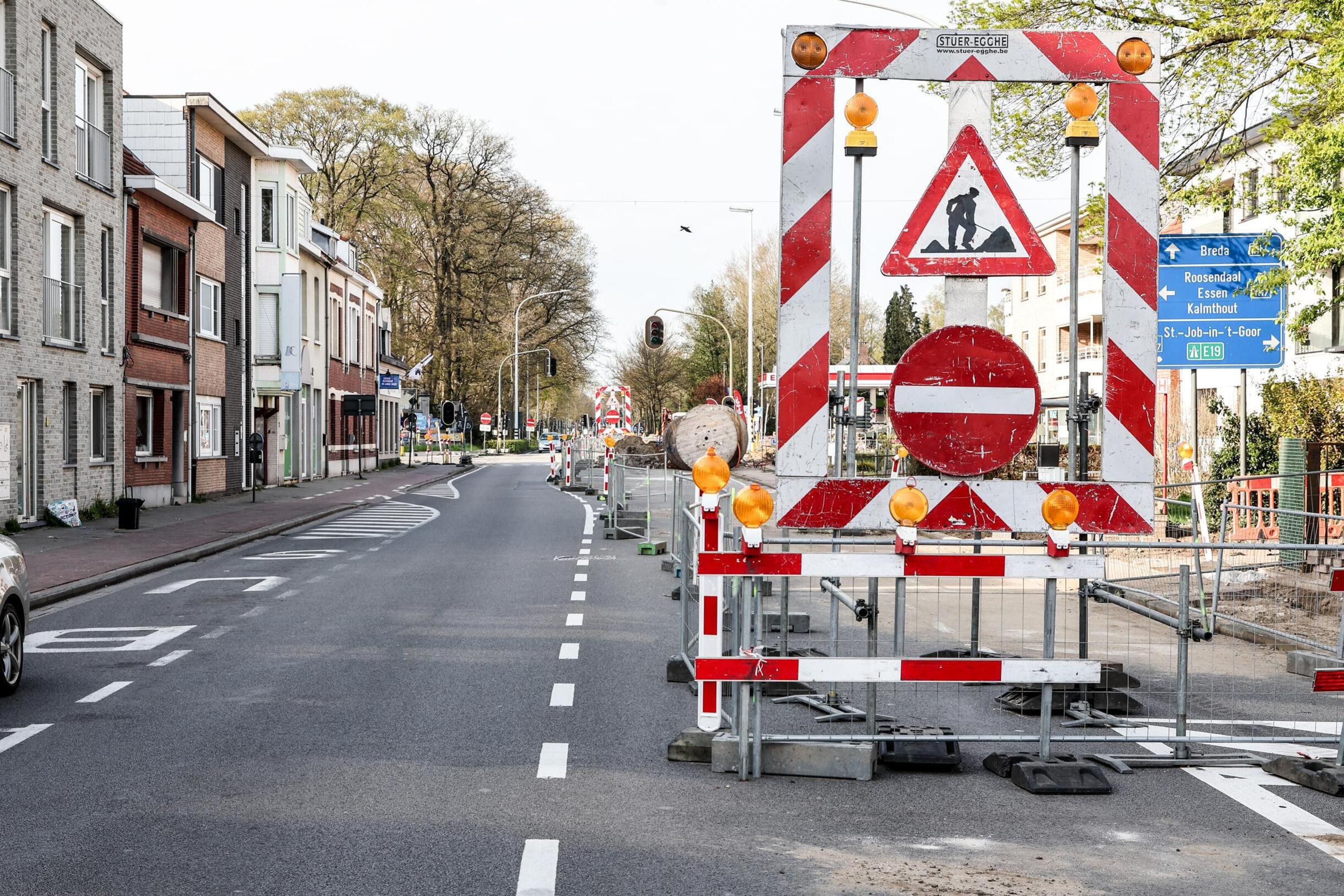 Werken kruispunt Bredabaan met Essensteenweg en Sint-Jobsesteenweg lopen maand vertraging op ...